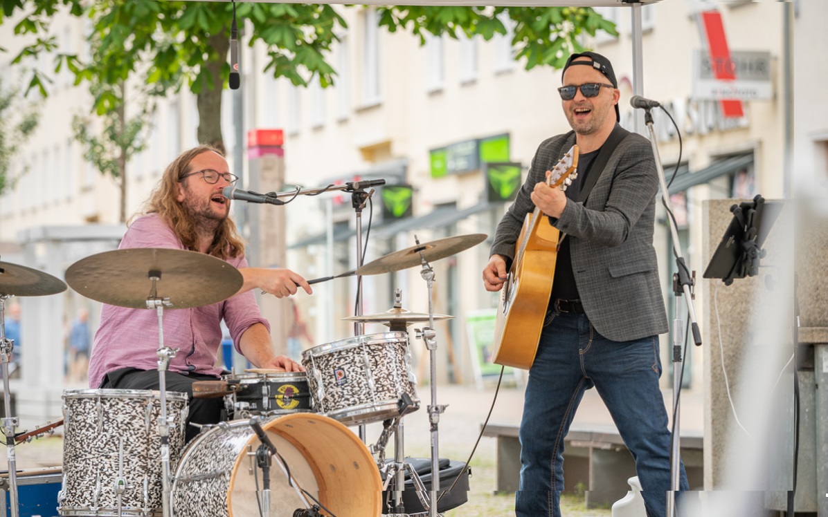 Bluesiger Nachmittag: Mark Rose und Rudi Feuerbach spielen ...