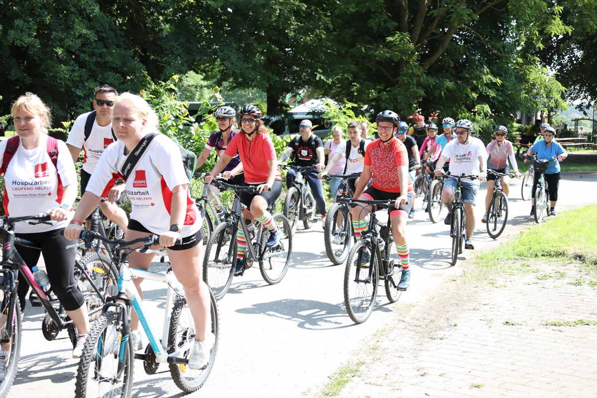 Fast 6.000 Euro Spendengeld: Zwei-Rad-Tour des DRK Seenplatte von Boek ...