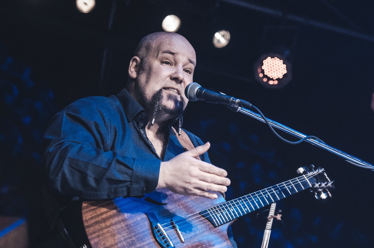 Gitarre, Sitar, Dutar, Pipa, Tumbi: Krishn Kypke schlägt in Kratzeburg ...