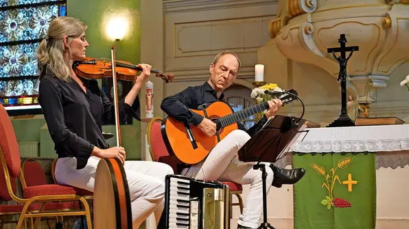Stunde der Musik mit „Duo finesco“: Flamenco trifft in Prieperts ...