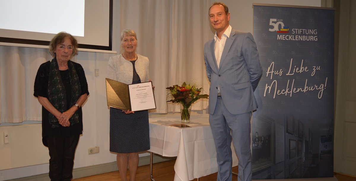 Stiftung Mecklenburg zeichnet Renate Drefal für ihre Verdienste um das ...