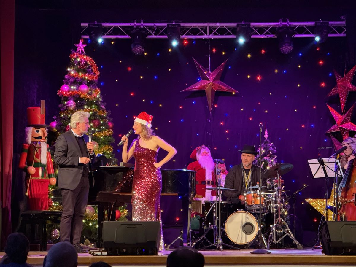 Premiere der Sonderklasse: Weihnachtskonzert in der Schiefen Ebene in ...