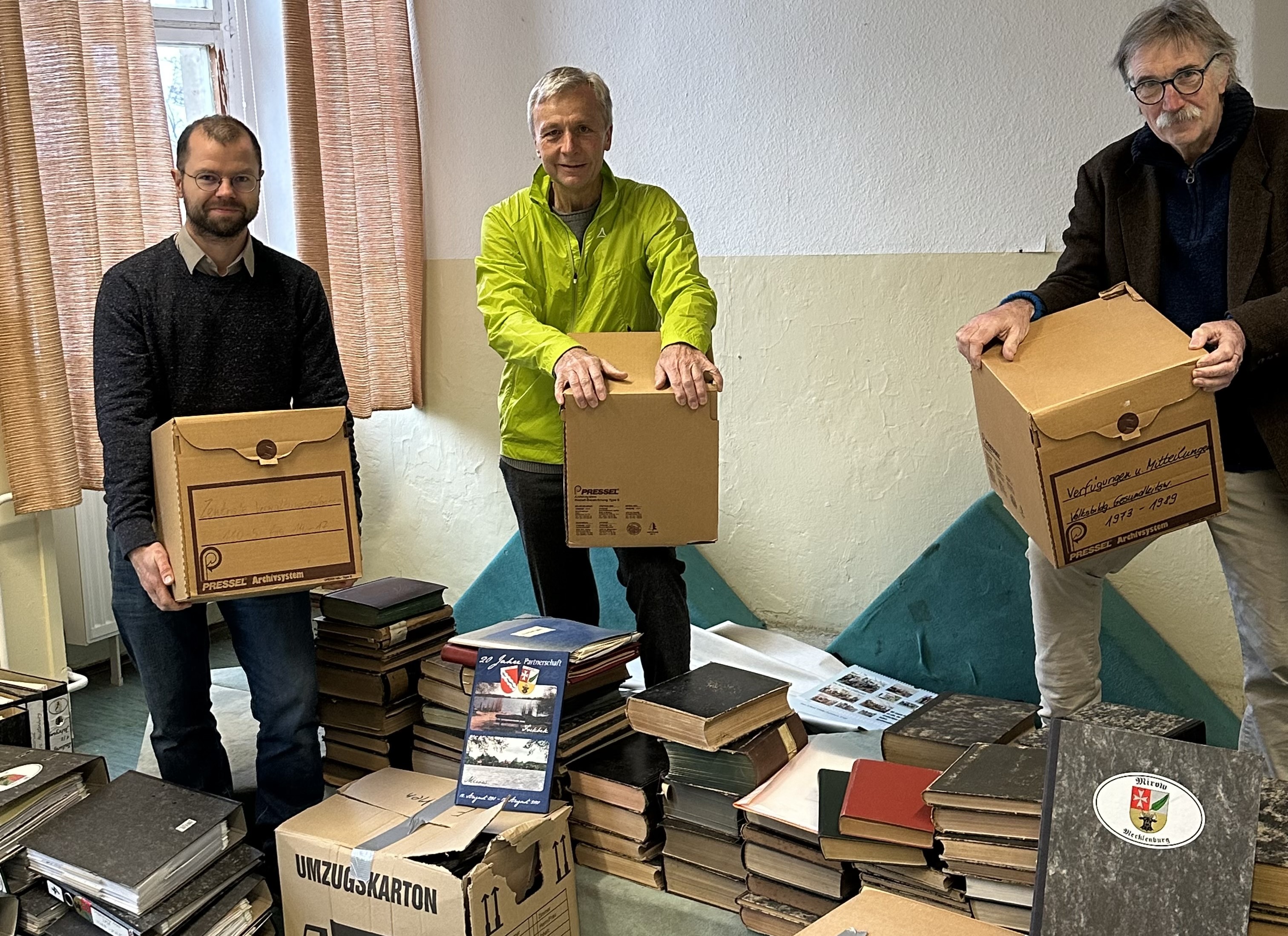 Ein Anfang ist gemacht: Stadt-Archiv-Mirow zieht ins Untere Schloss um ...